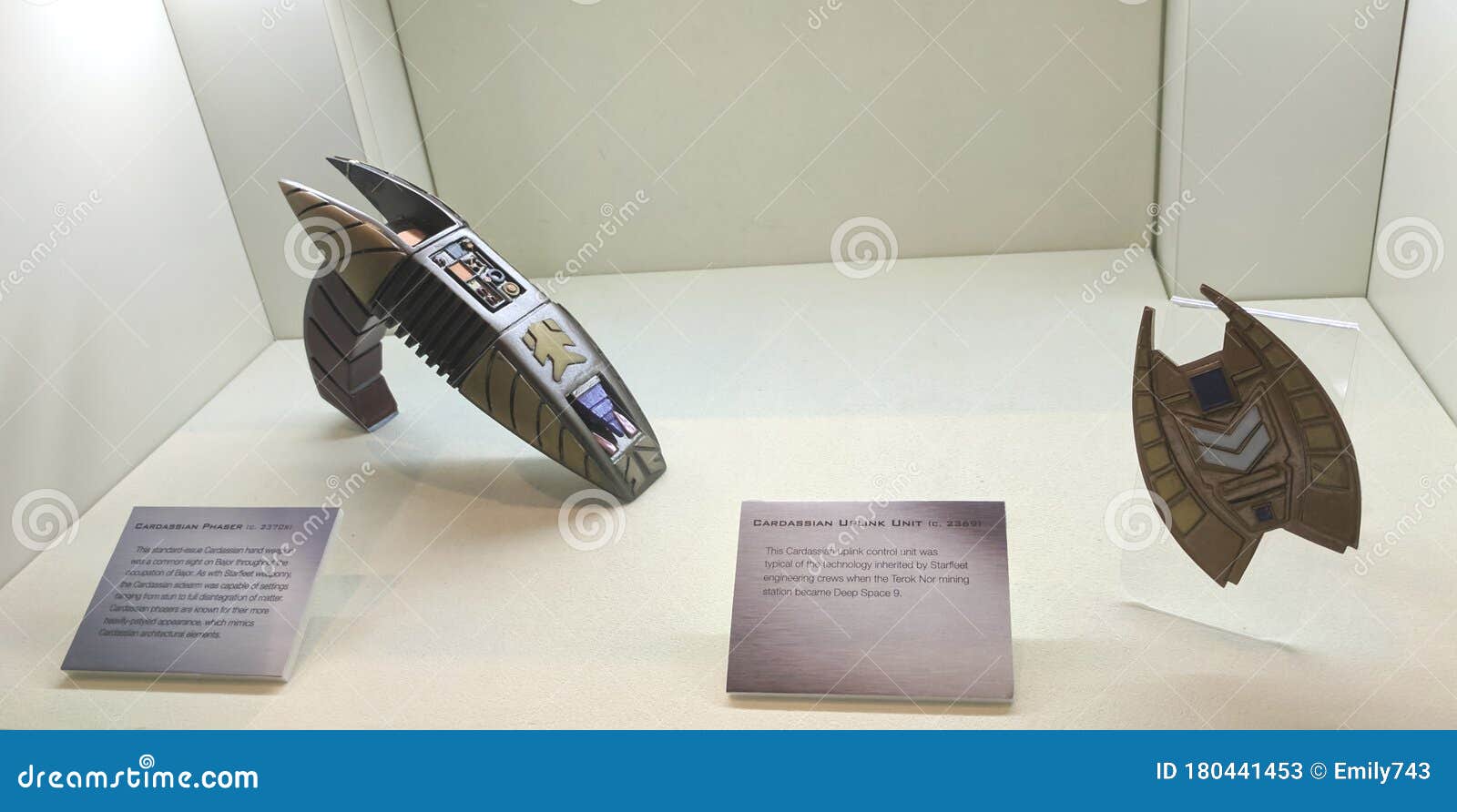 Cardassian Phaser and Uplink Unit from Star Trek Deep Space Nine on ... Cardassian Phaser and Uplink Unit from Star Trek Deep Space Nine on ...
