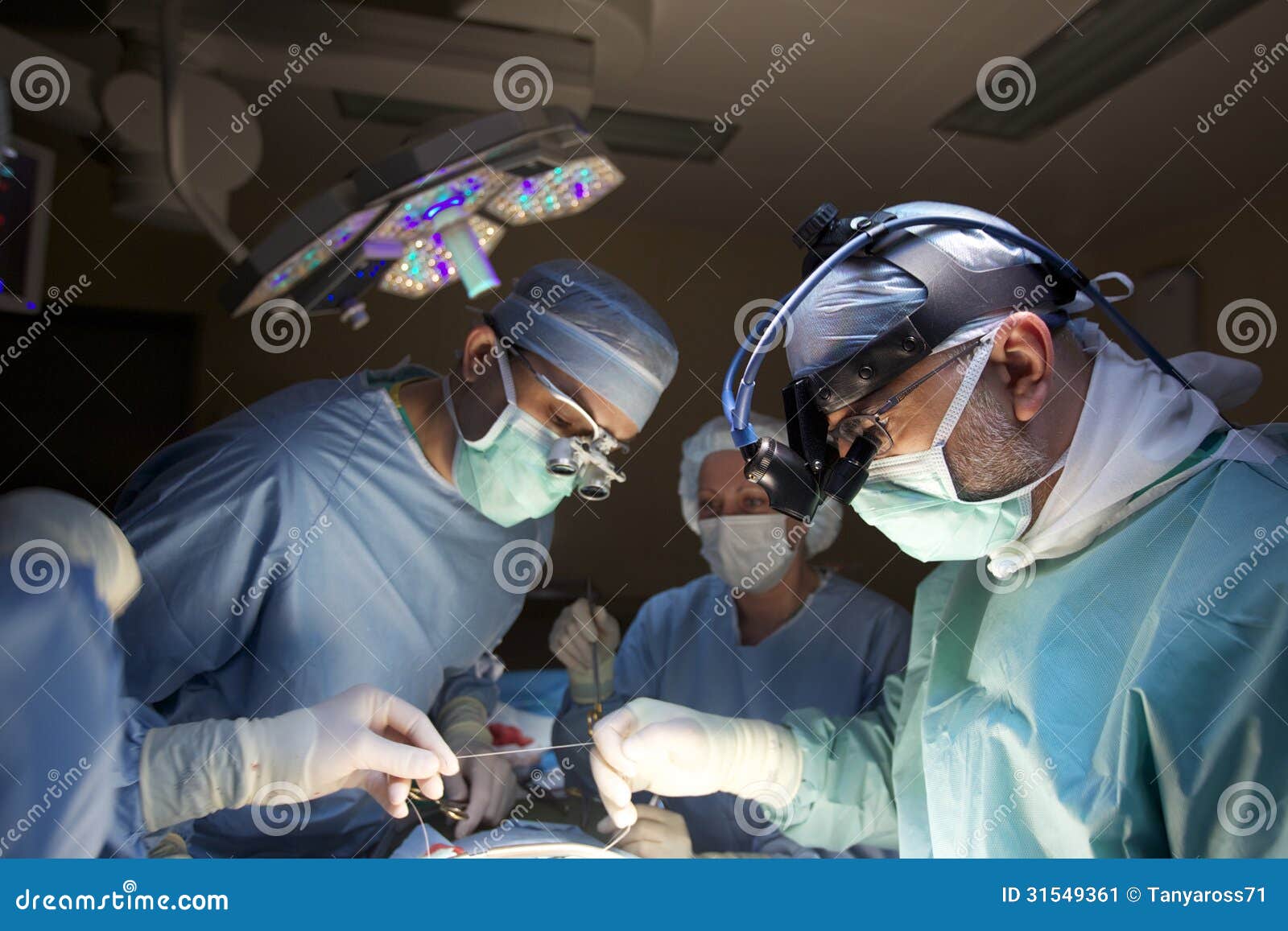 Cardiosurgeon editorial photo. Image of loupe, mask, lens - 31549361