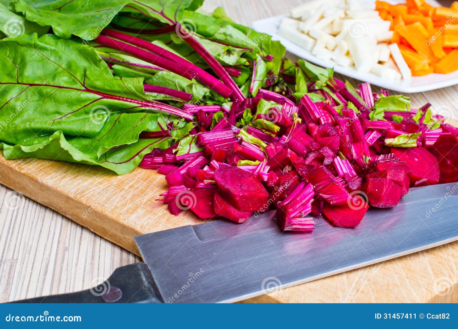 Cardo De Cutted En El Tablero Imagen de archivo - Imagen de ingrediente ...