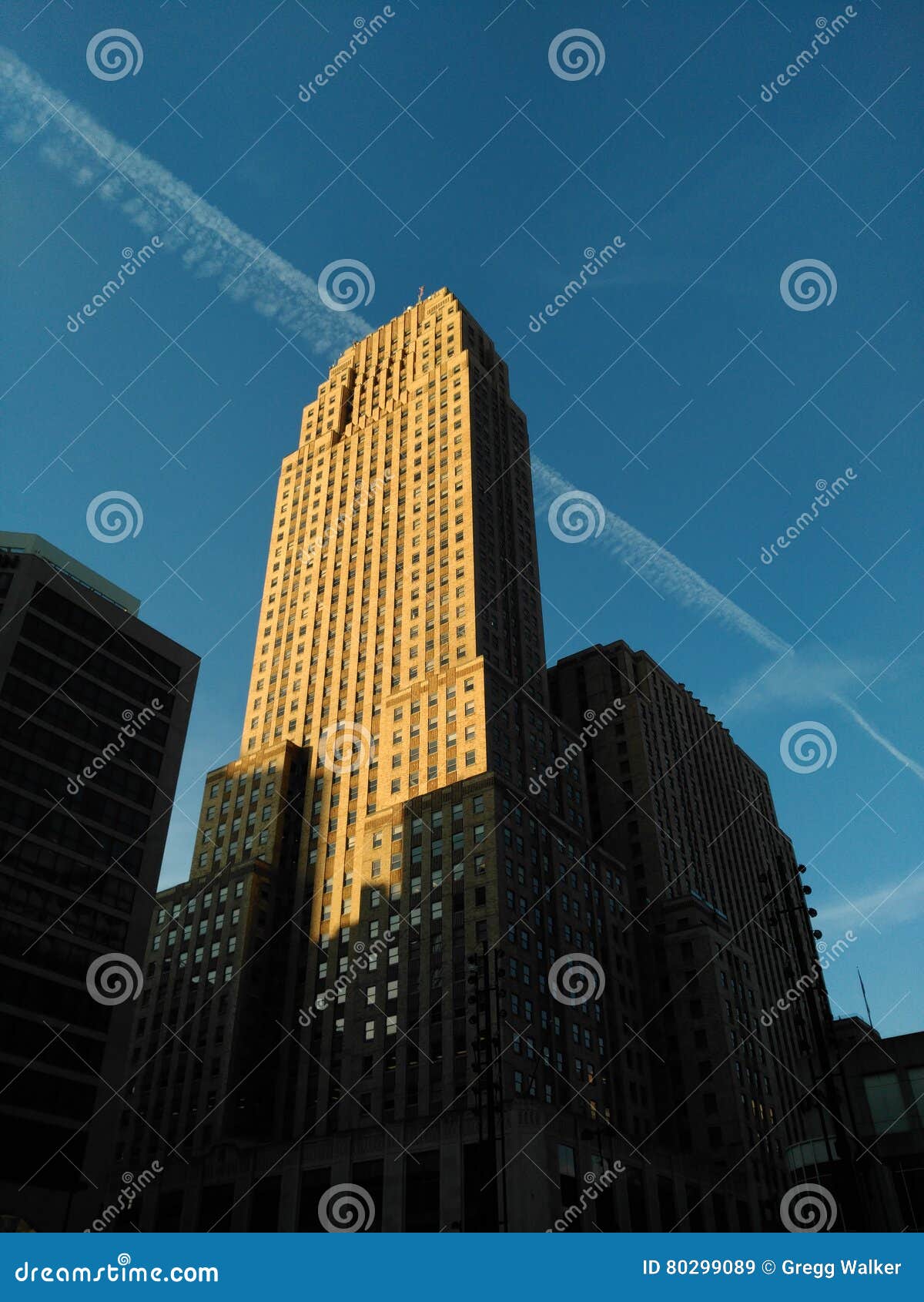 Carew Tower stock image. Image of tower, fountain, carew - 80299089