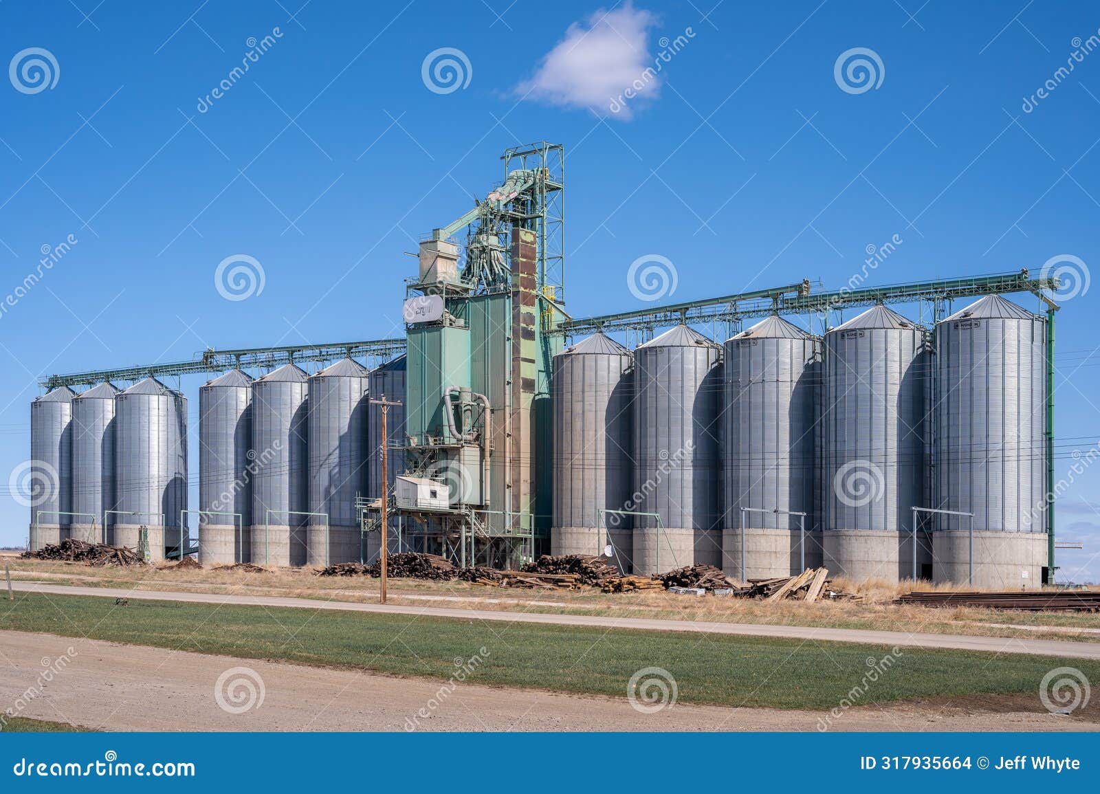 Cargill Grain Elevator in Blackie, Alberta Editorial Stock Image ...