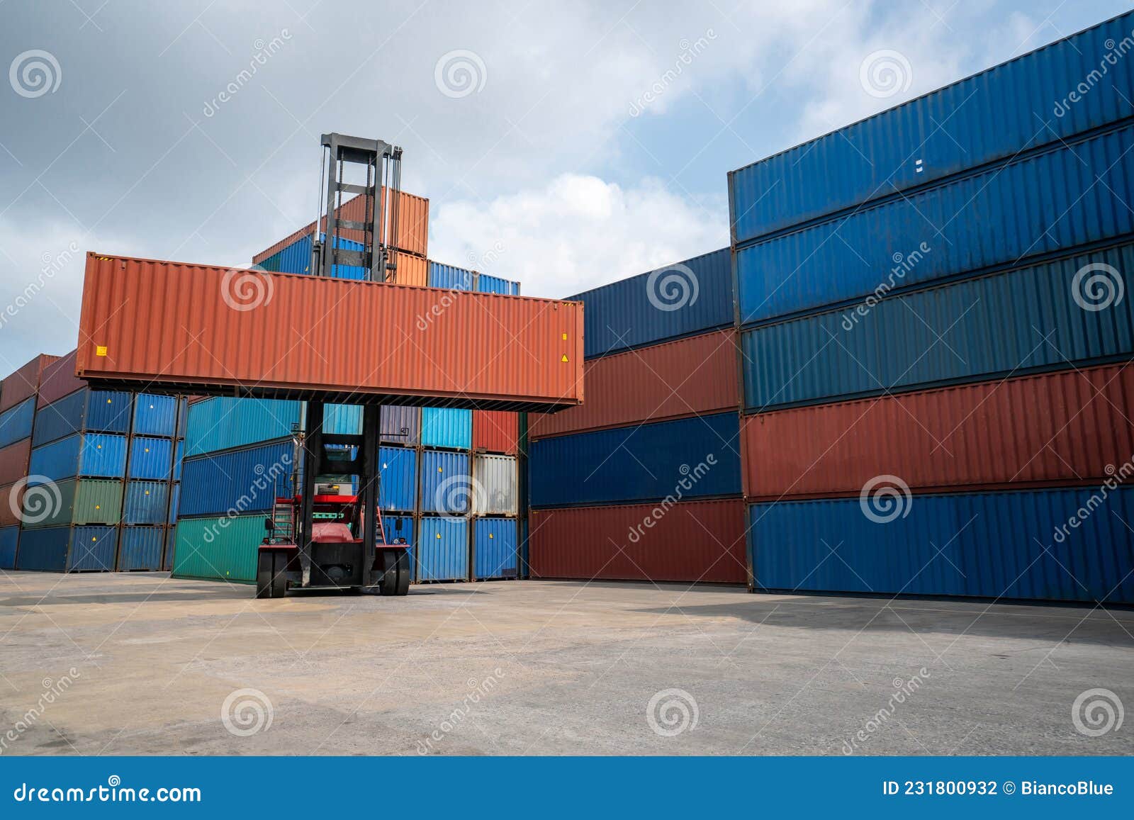 Cargo Container for Overseas Shipping in Shipyard with Heavy Machine ...