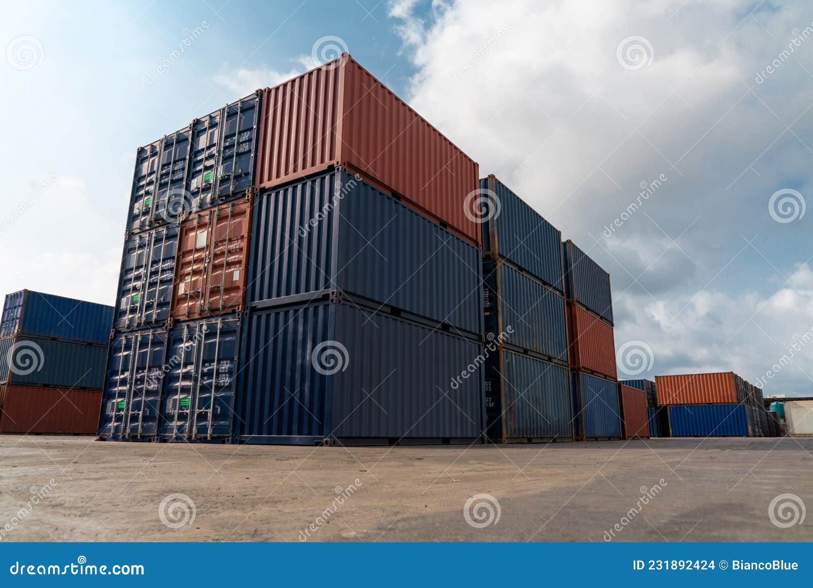 Cargo Container for Overseas Shipping in Shipyard with Heavy Machine ...