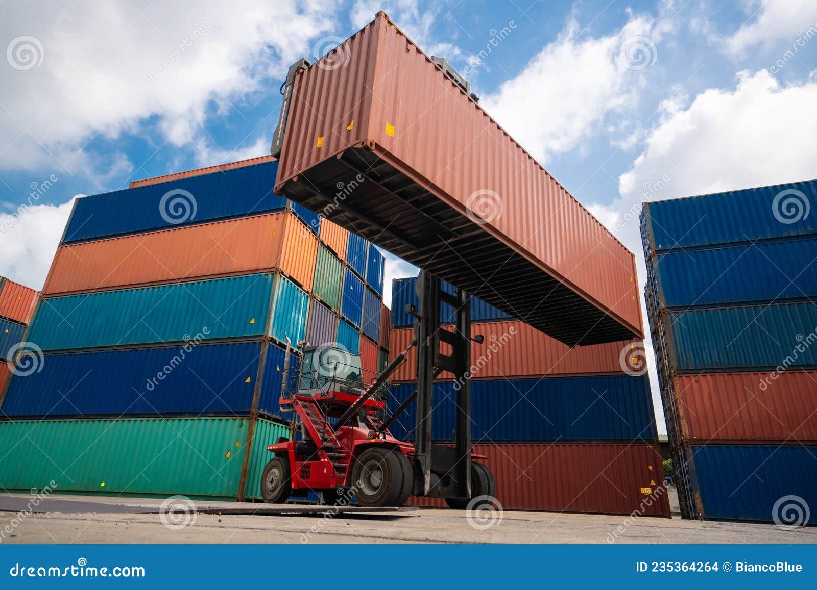 Cargo Container for Overseas Shipping in Shipyard with Heavy Machine ...