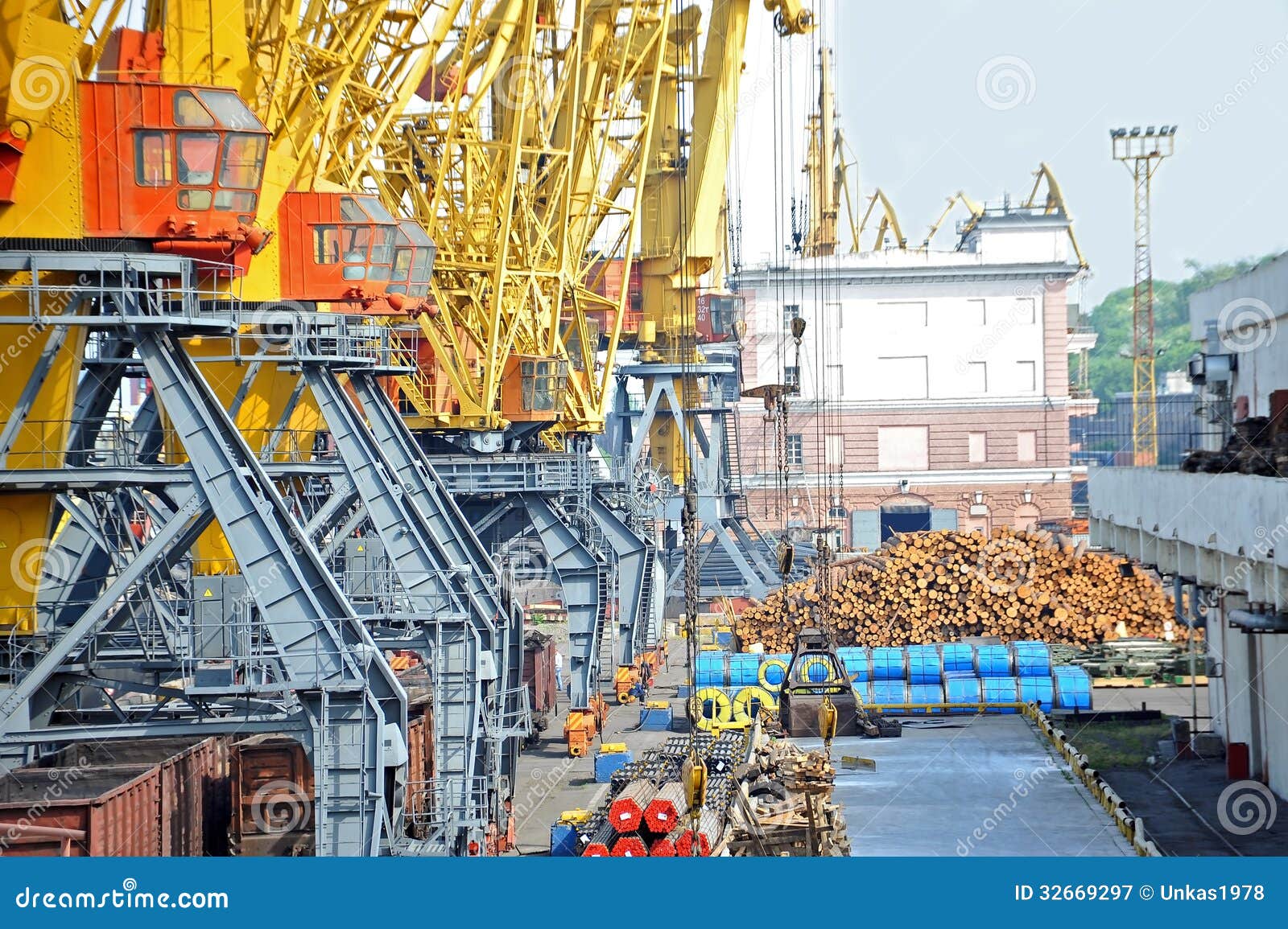 Cargo crane and train stock image. Image of machine, industry - 32669297