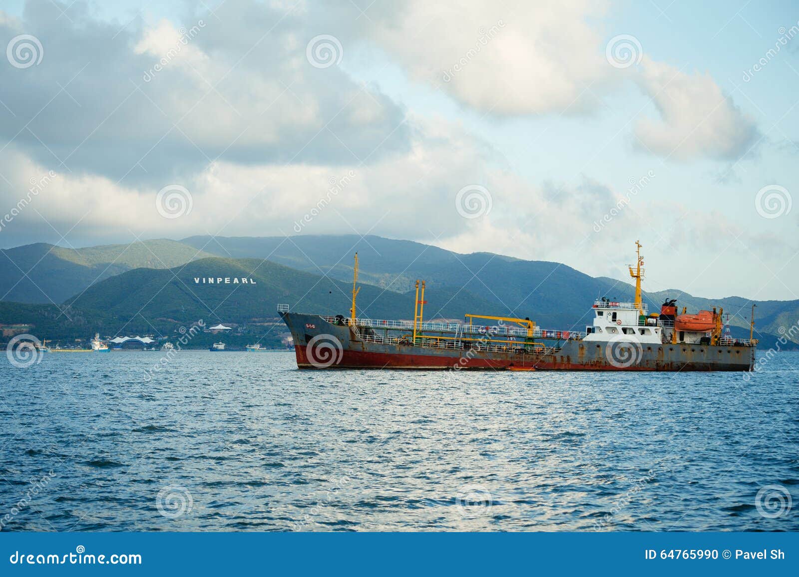Cargo En Mer Chinoise Du Sud Image éditorial - Image du cargaison ...