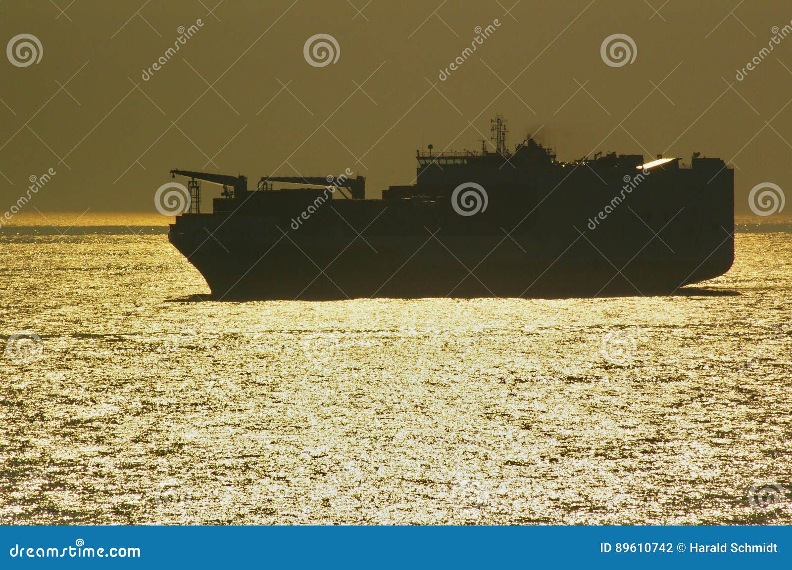 Cargo En Mer Du Nord Au Coucher Du Soleil Photo stock - Image du ...