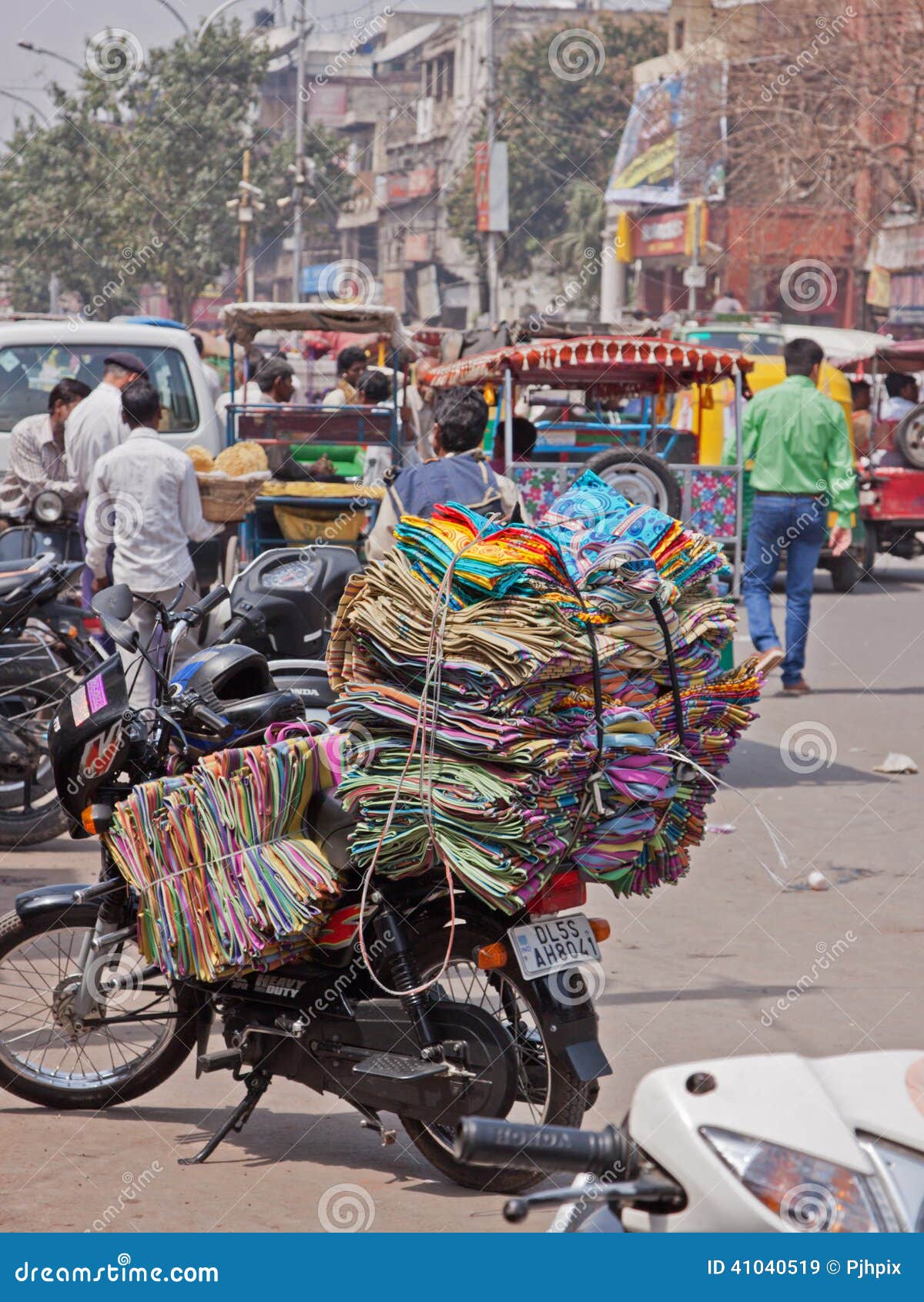 Cargo indio de la moto imagen de archivo editorial. Imagen de viejo ...