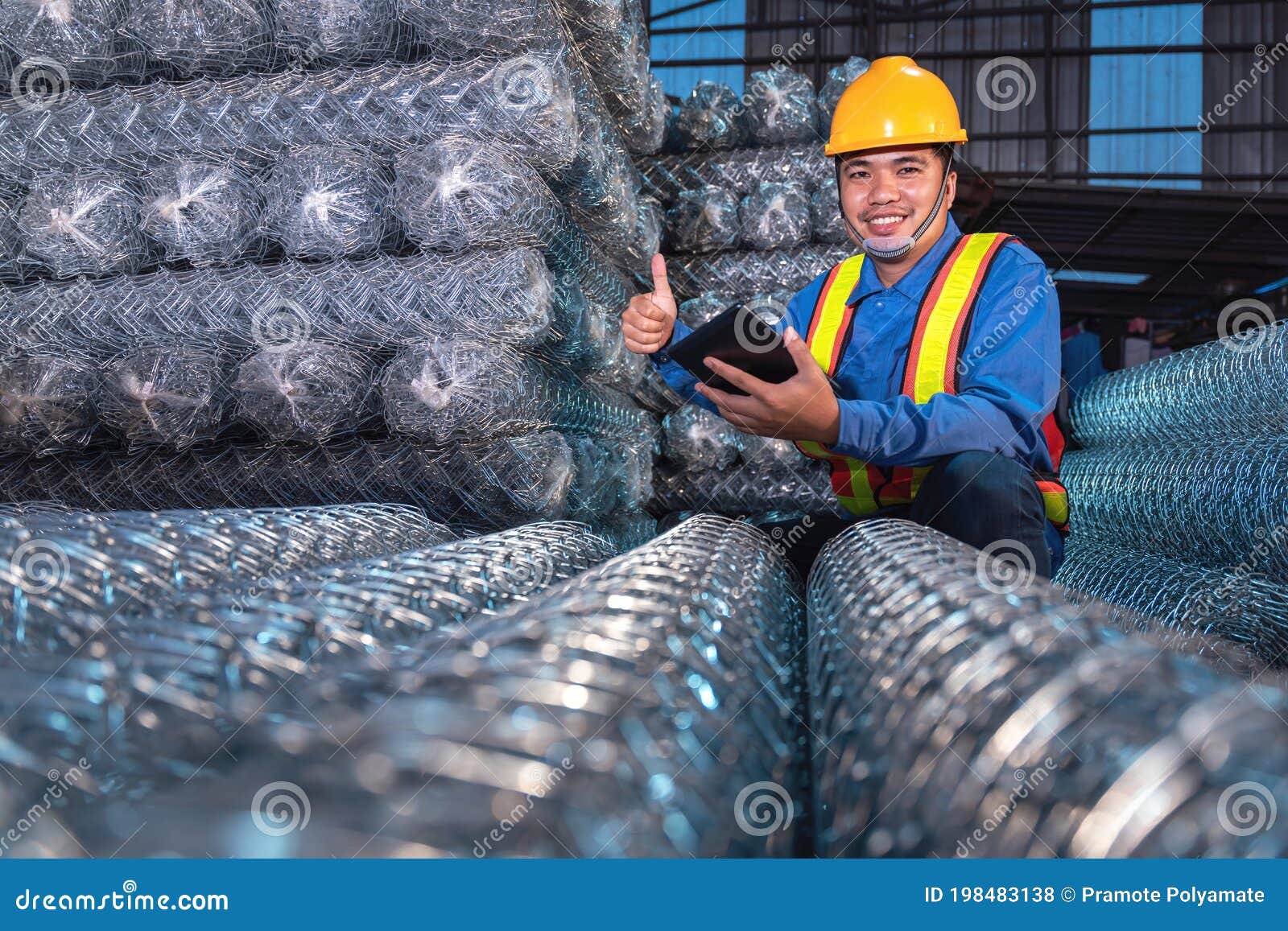 Cargo Inspection Worker And Give Confidence Rolls Of Steel Wire Mesh ...