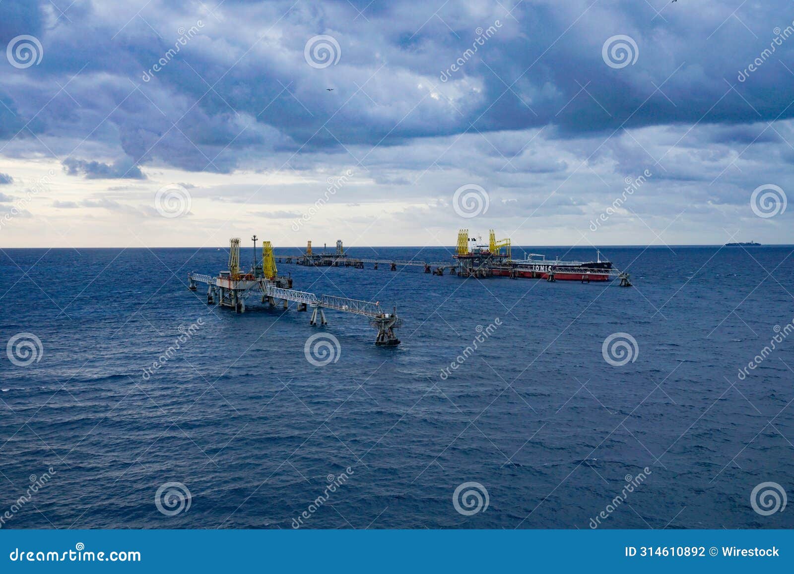 Cargo Loading Facilities on the Atlantic Ocean at Freeport Bahamas ...