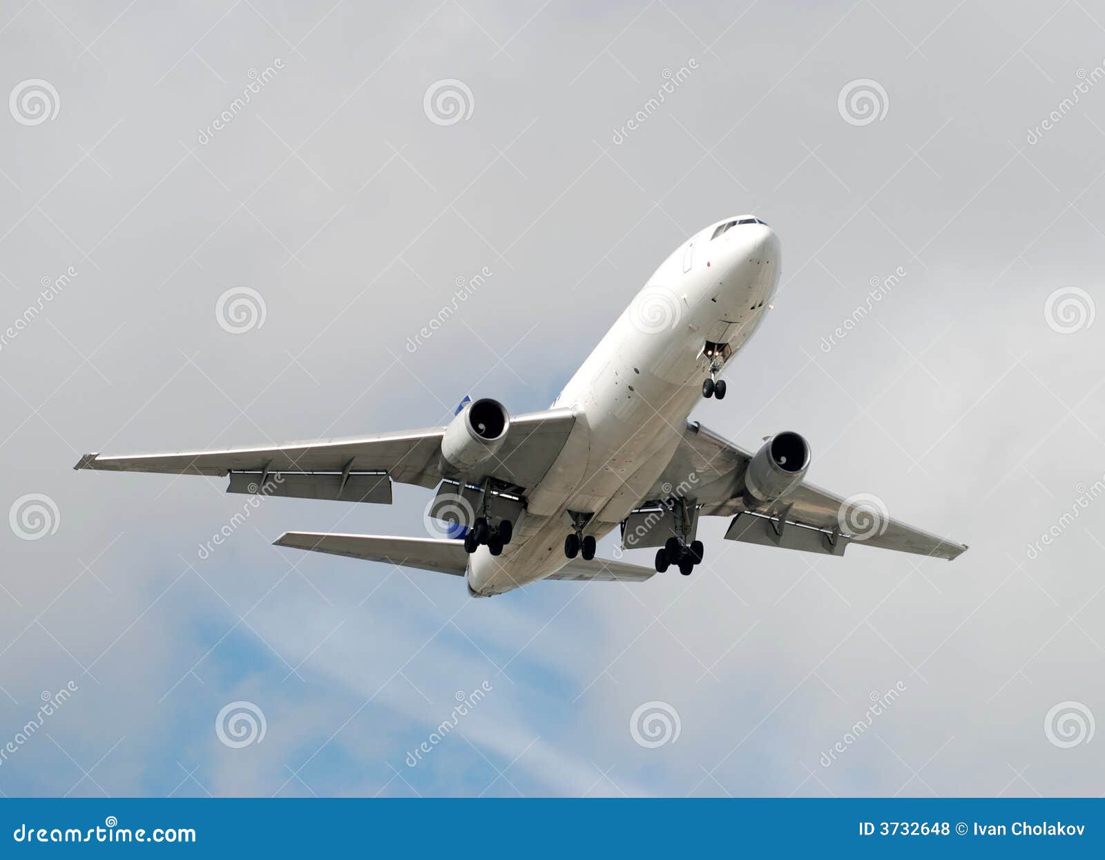Cargo plane in flight stock photo. Image of approach, aircraft - 3732648
