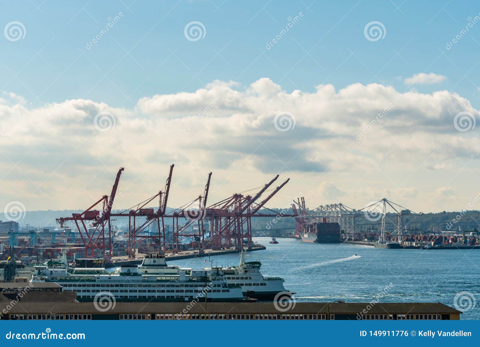 Cargo Port in Seattle editorial photo. Image of water - 149911776