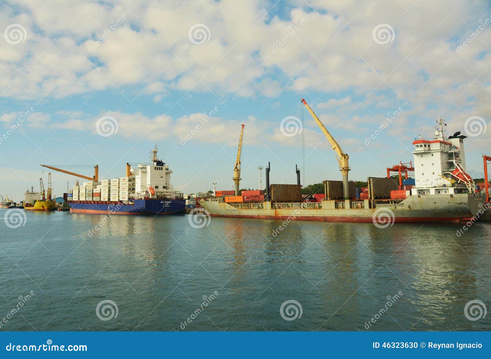 Cargo ship editorial image. Image of port, machine, loading - 46323630