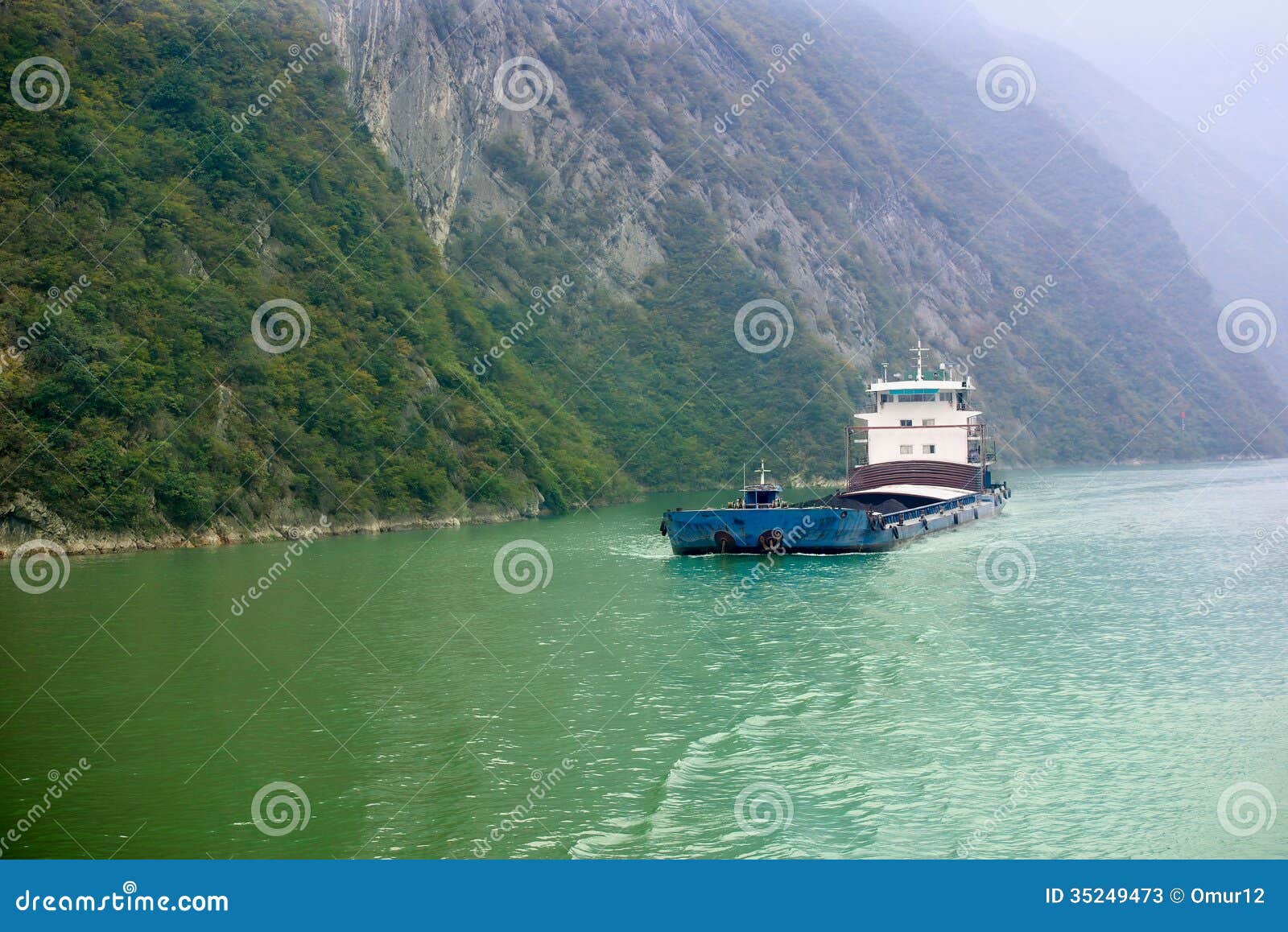 Cargo ship on river stock image. Image of chongqing, ship - 35249473