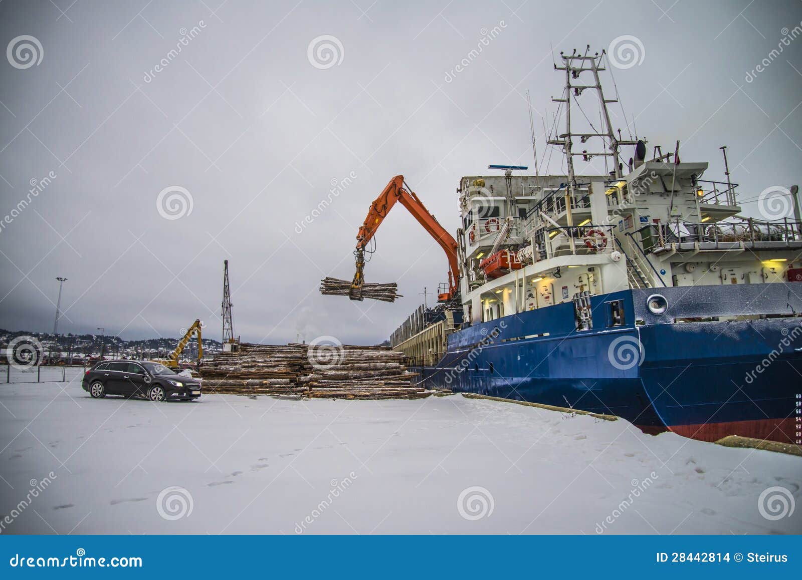 Cargo Ship Unloading Timber Stock Photo - Image of carrier, motor: 28442814