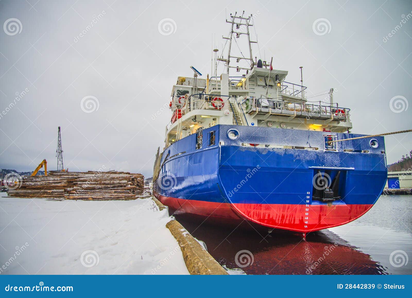 Cargo Ship Unloading Timber Stock Image - Image of harbor, europe: 28442839