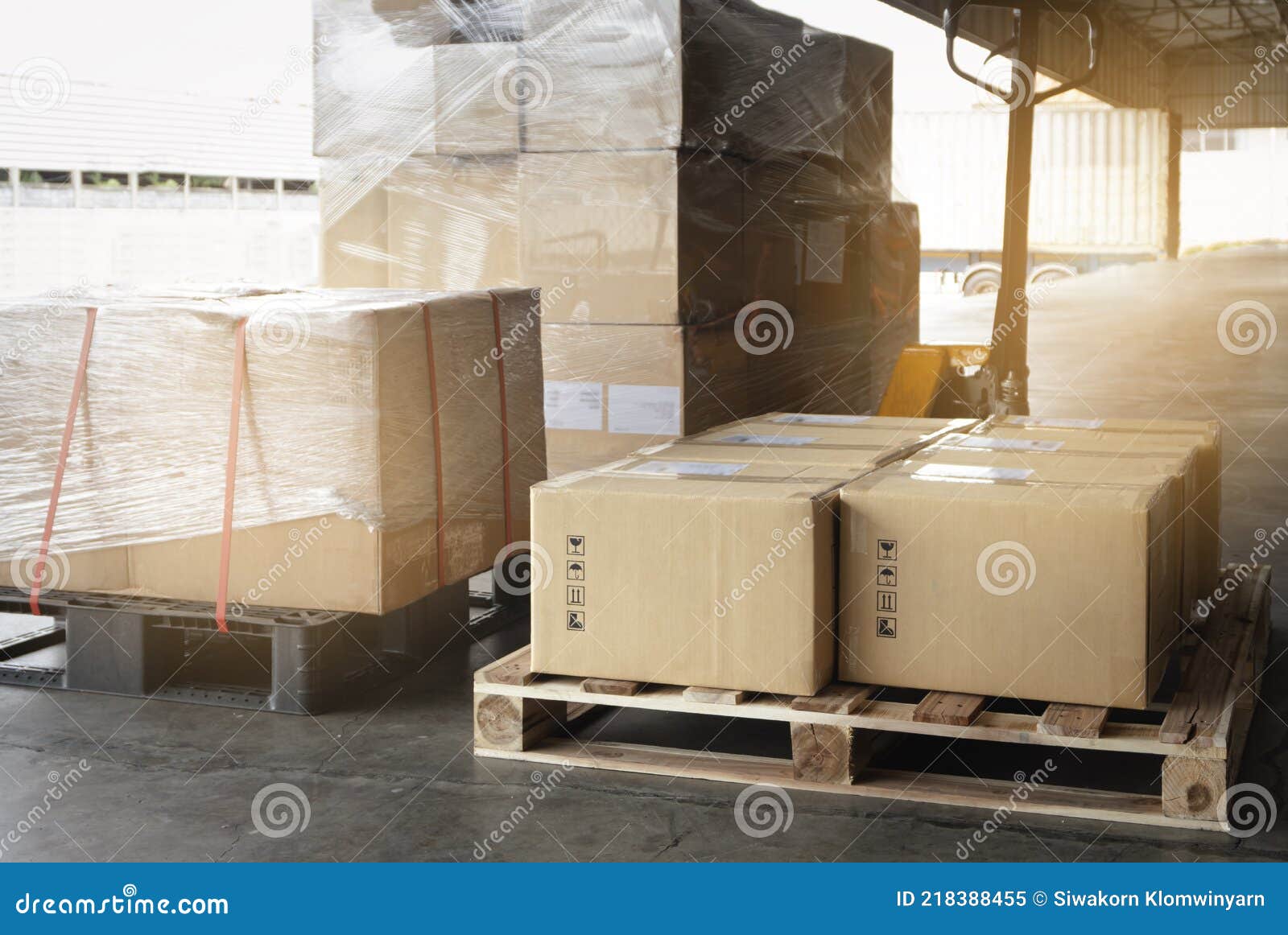 Stack Of Package Boxes On Wooden Pallet At Storage Warehouse. Carton ...