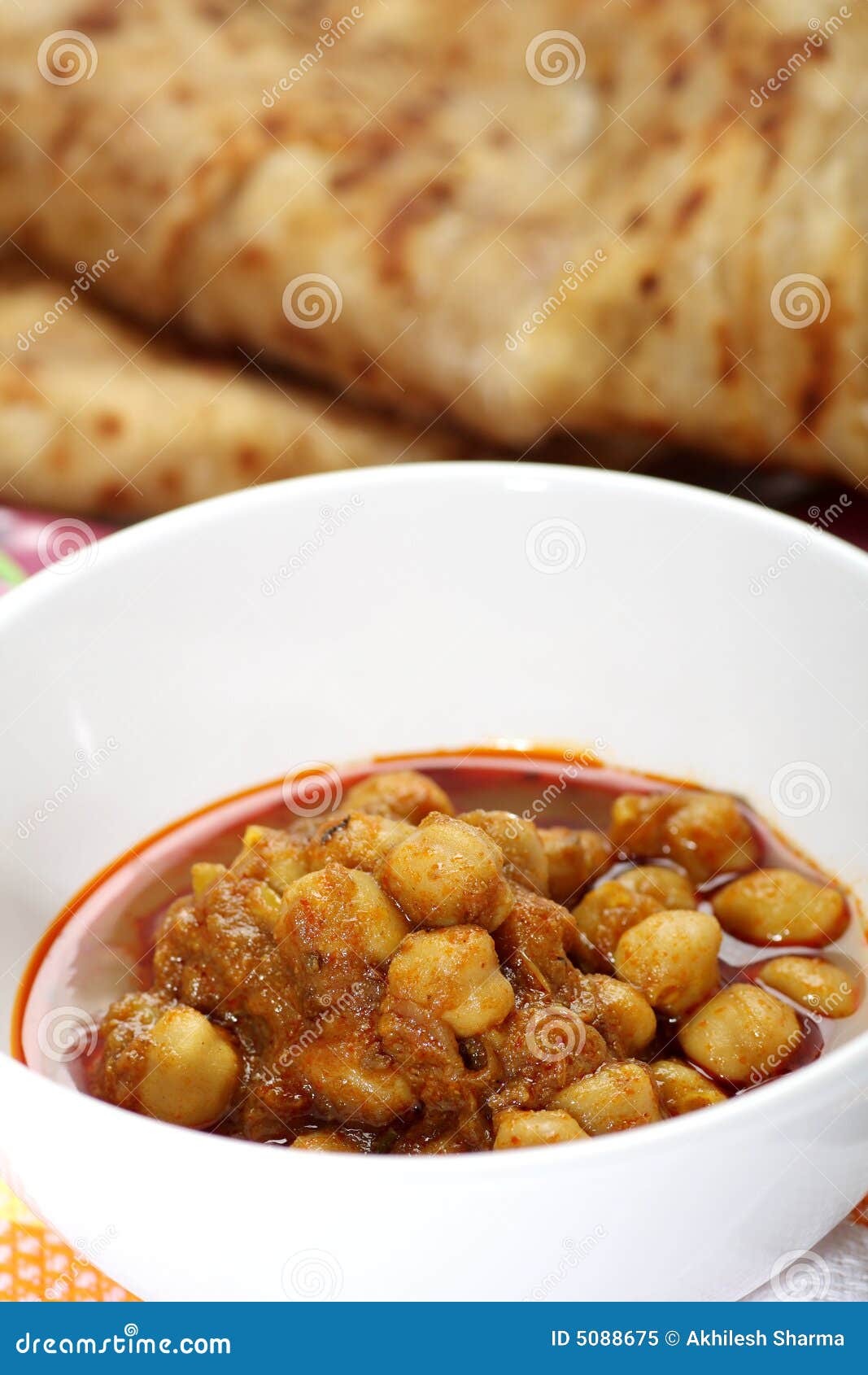 Cari Et Pain Indiens De Pois Chiche Image stock - Image du asiatique ...