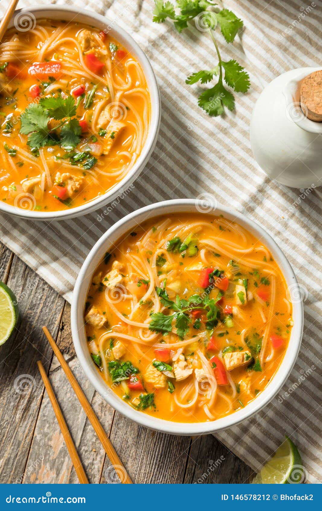 Caril Tailand?s Caseiro Pho Do Coco Da Galinha Foto de Stock - Imagem ...