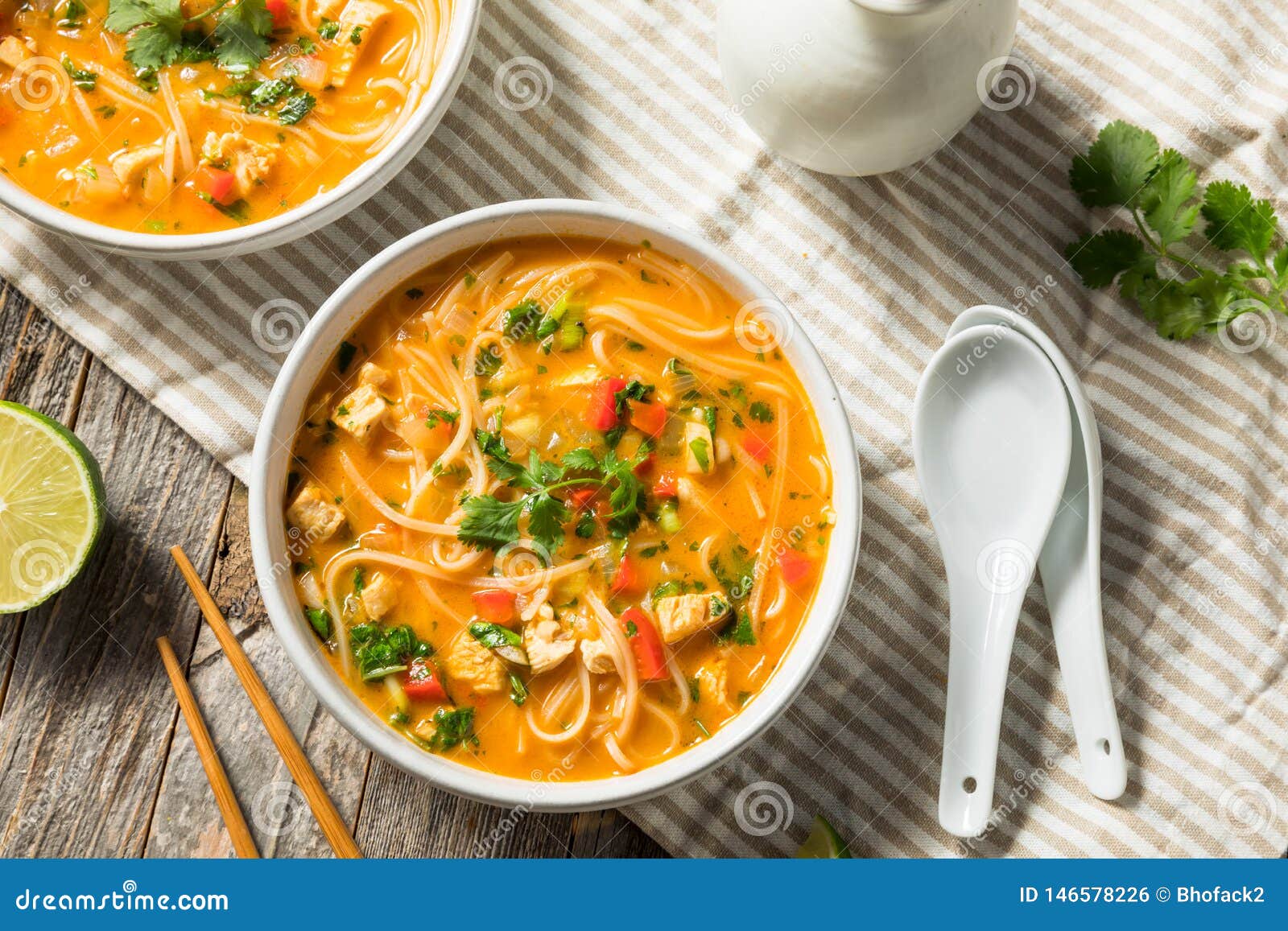 Caril Tailand?s Caseiro Pho Do Coco Da Galinha Foto de Stock - Imagem ...