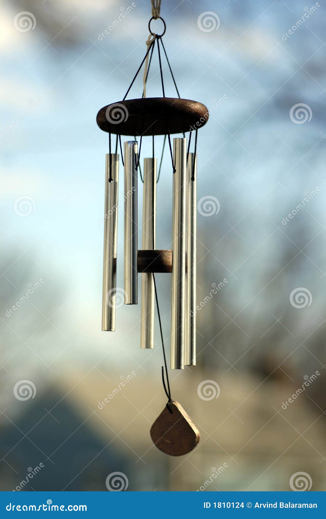 Carillon de vent photo stock. Image du nostalgique, jardins - 1810124