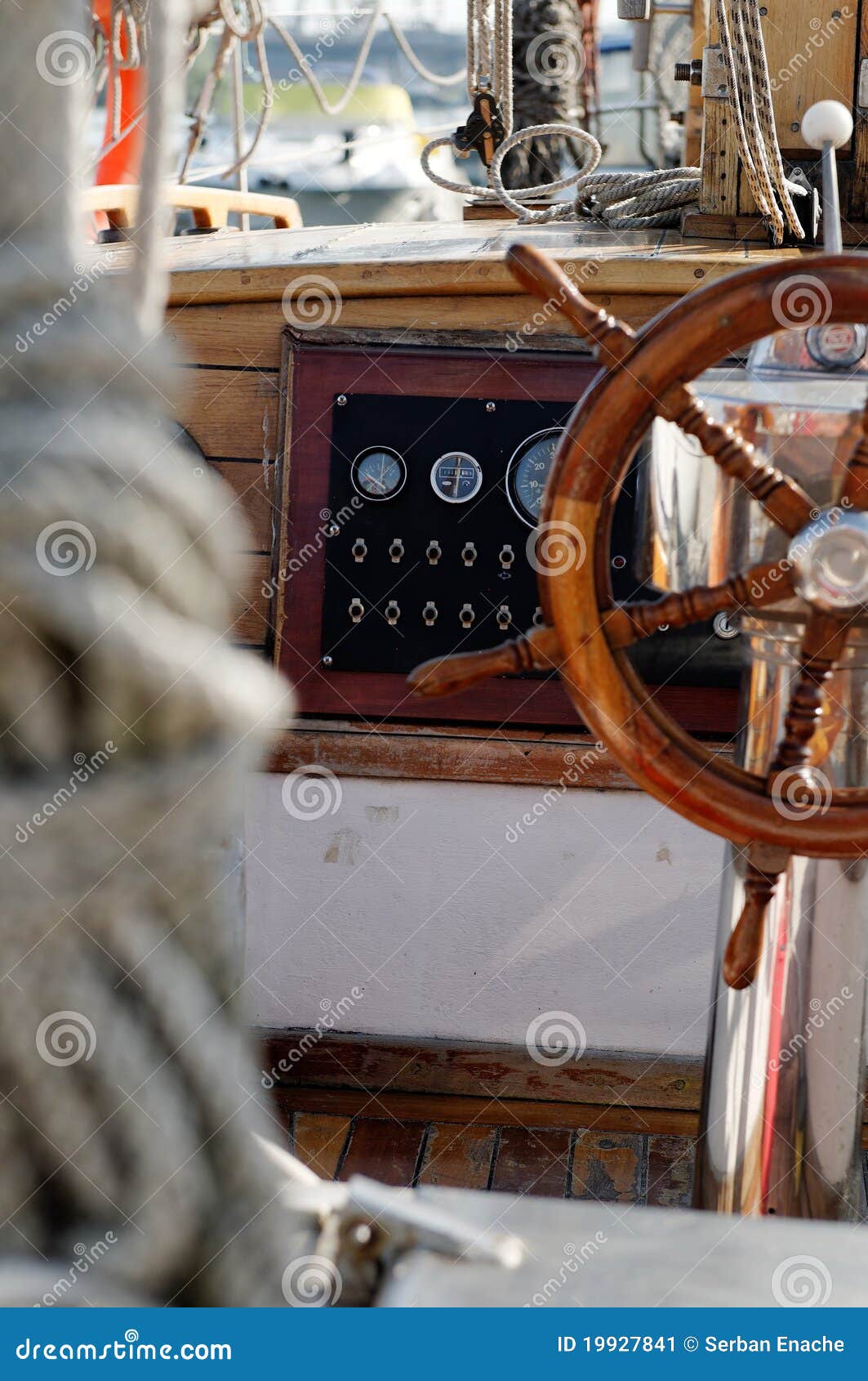 Carlinga De La Rueda Del Barco De Vela Imagen de archivo - Imagen de ...