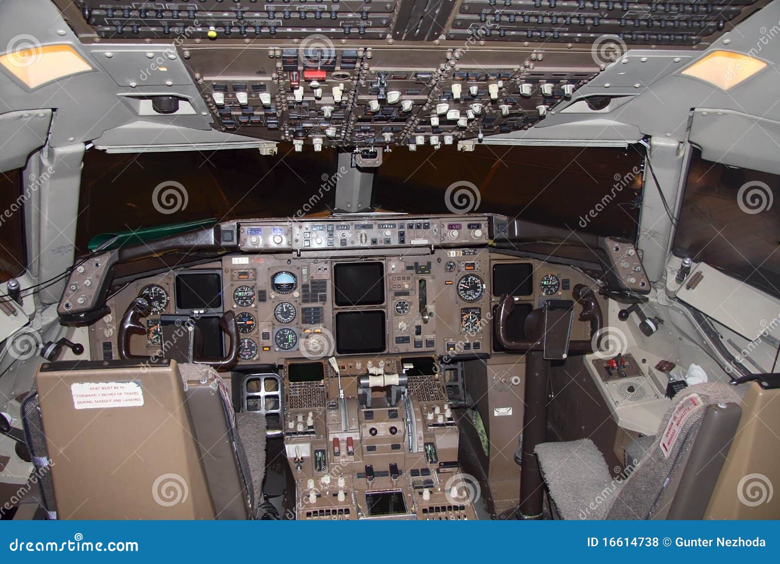 Carlinga del aeroplano foto de archivo. Imagen de diales - 16614738