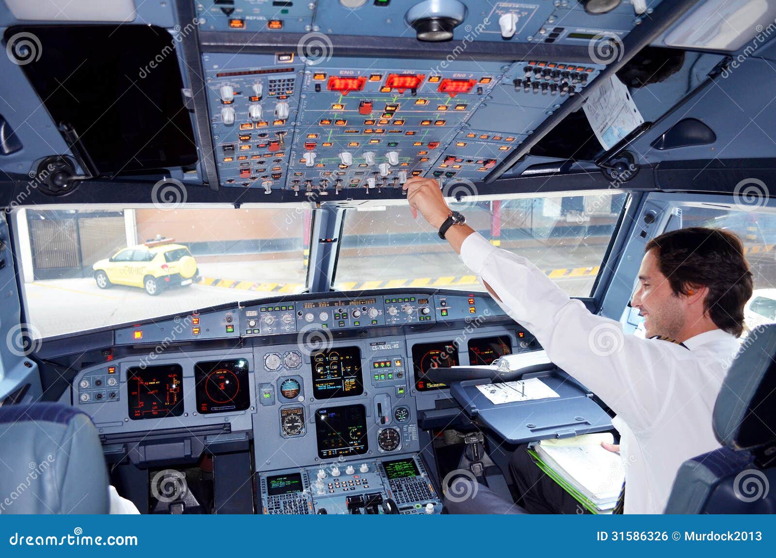 Carlinga del aeroplano foto editorial. Imagen de aire - 31586326