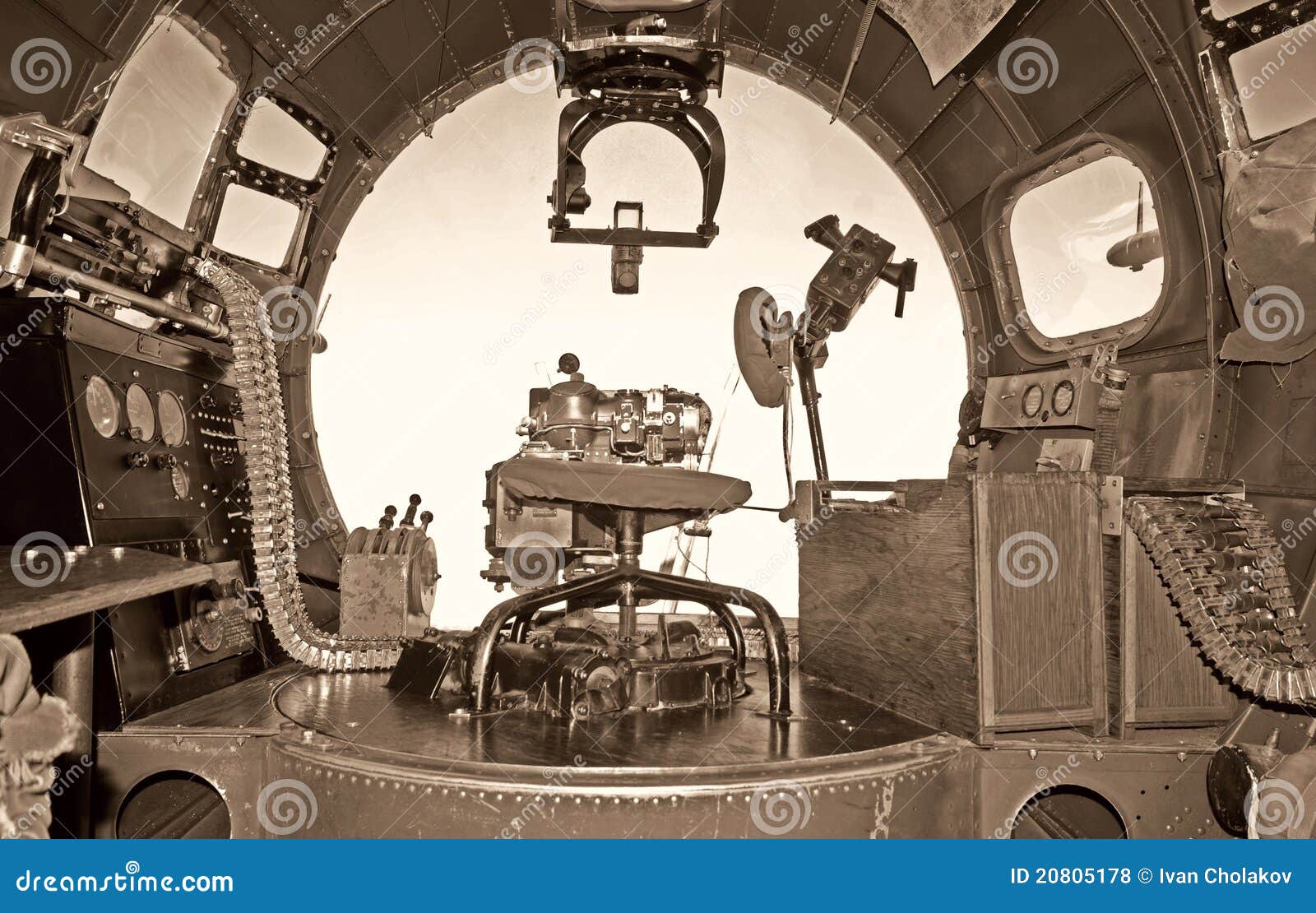 Carlinga Vieja Del Bombardero Foto de archivo - Imagen de aeroplano ...