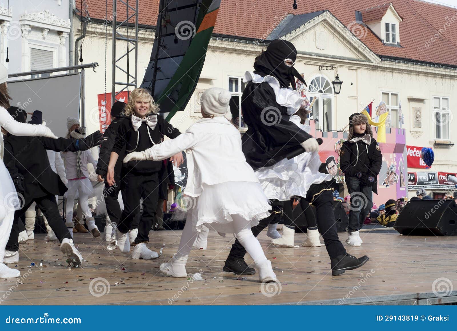 Carn editorial stock image. Image of croat, open, crowd - 29143819
