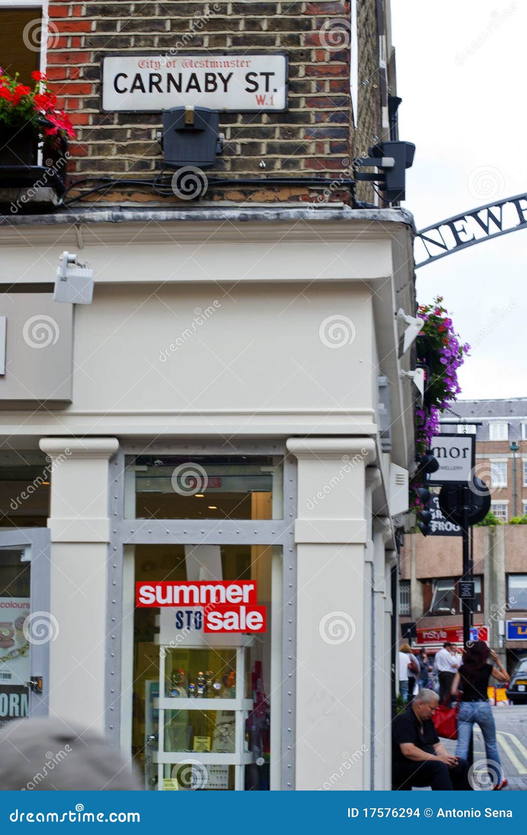 Carnaby street editorial stock image. Image of britain - 17576294