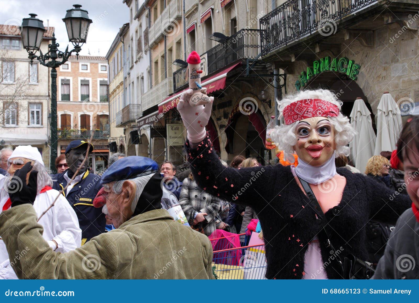 Carnaval dans Limoux photo stock éditorial. Image du france - 68665123