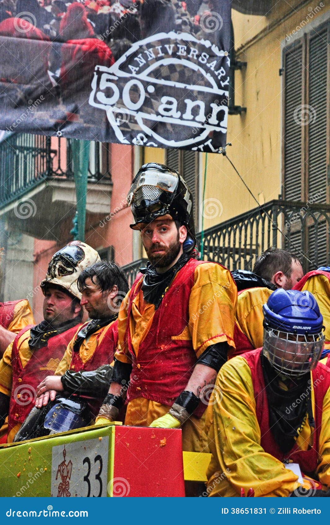 Carnaval De Ivrea La Batalla De Naranjas Foto editorial - Imagen de ...