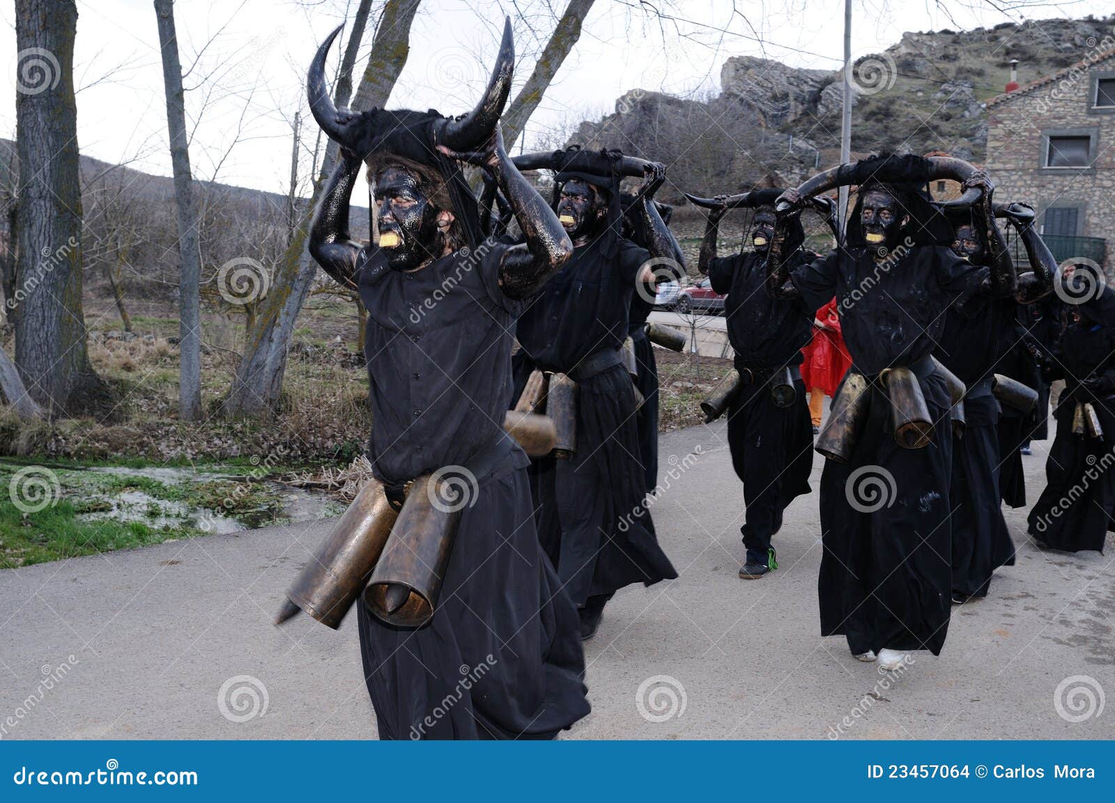 Carnaval De LUZON De Diables. L'ESPAGNE Image stock éditorial - Image ...
