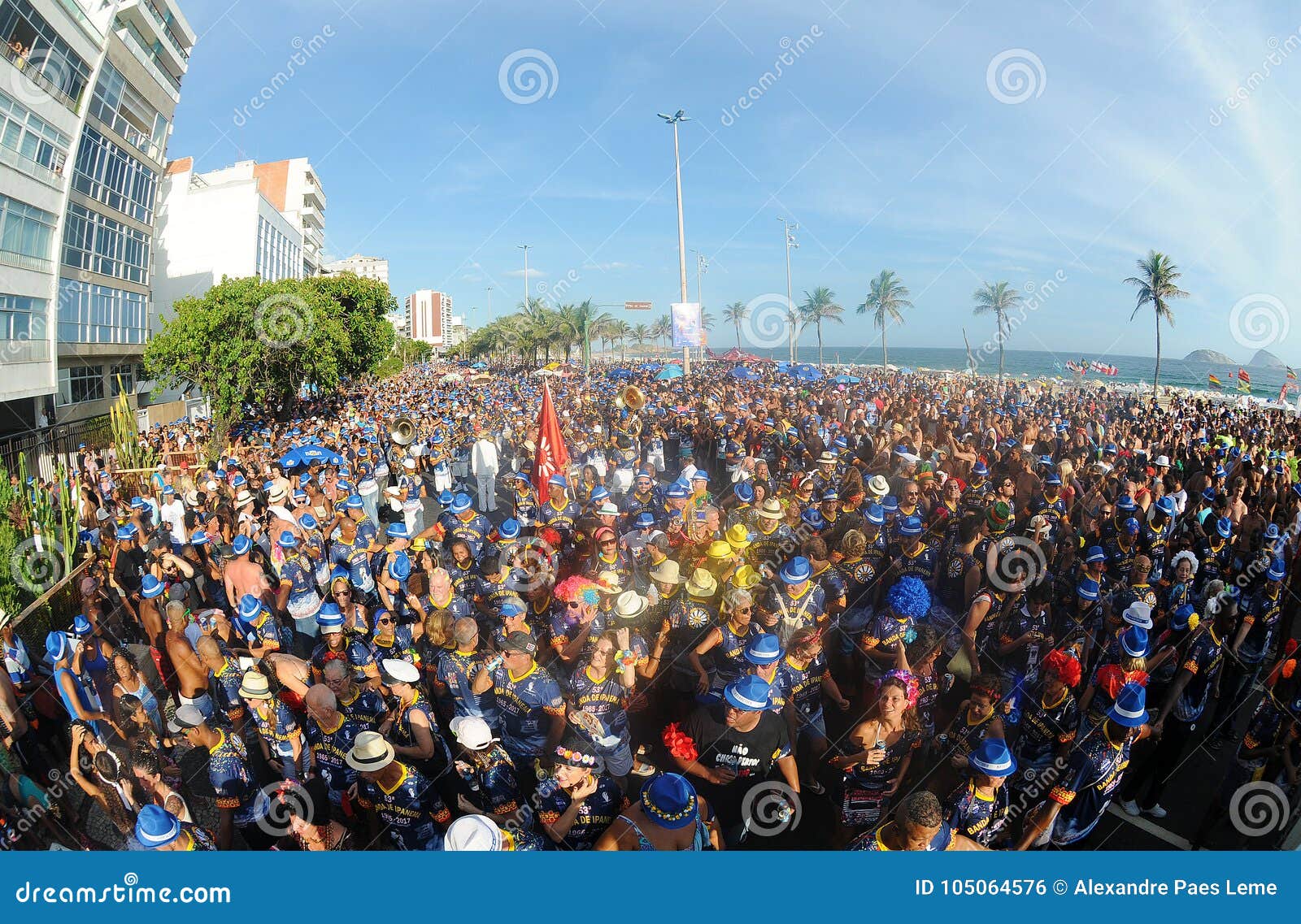 Carnaval de Rua foto editorial. Imagen de multitud, apretado - 105064576