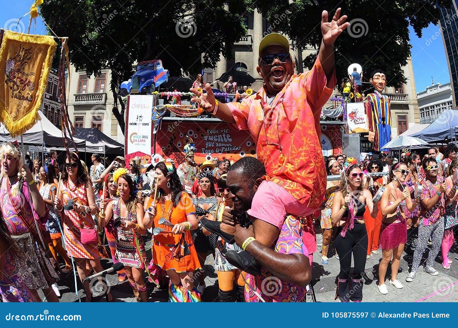 Carnaval de Rua fotografía editorial. Imagen de durante - 105875597