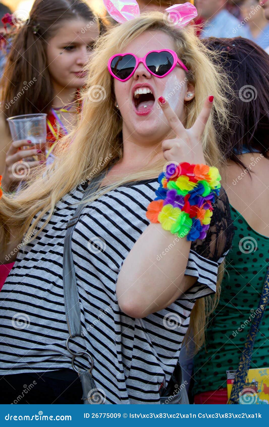 Carnaval de ville de Pecs image stock éditorial. Image du filles - 26775009