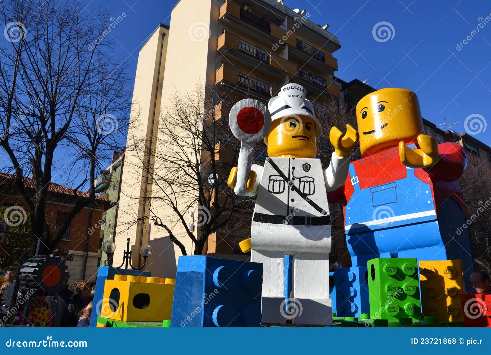 Carnaval - Flotador De Los Bloques De Lego Foto de archivo editorial ...