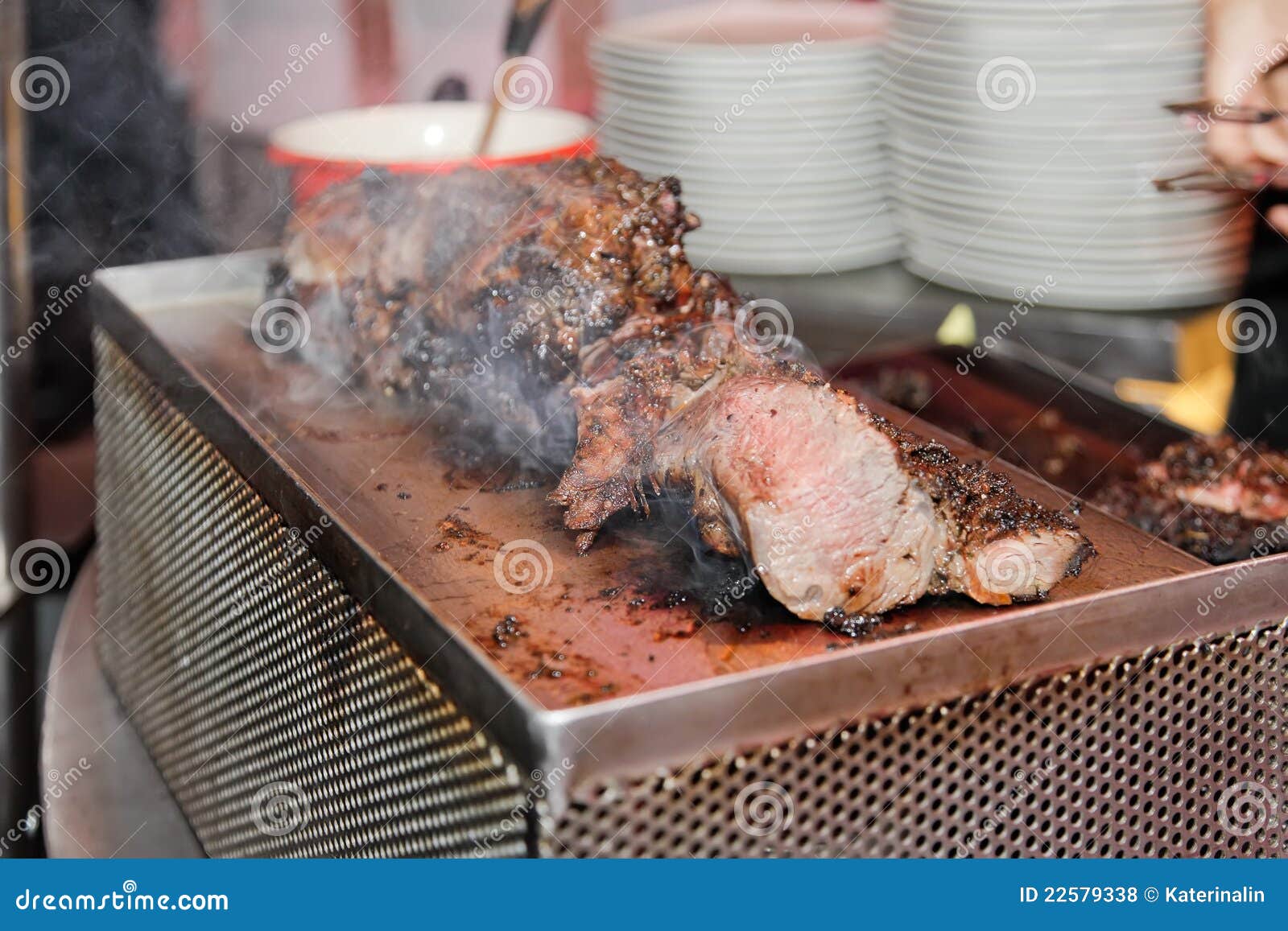 Carne Caliente En La Parrilla Foto de archivo - Imagen de platos, comer ...
