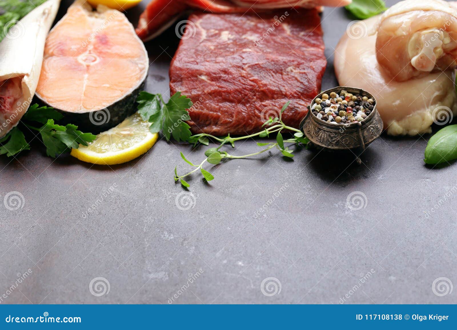 Carne Cruda, Pescados Y Pollo Foto de archivo - Imagen de rojo, crudo ...