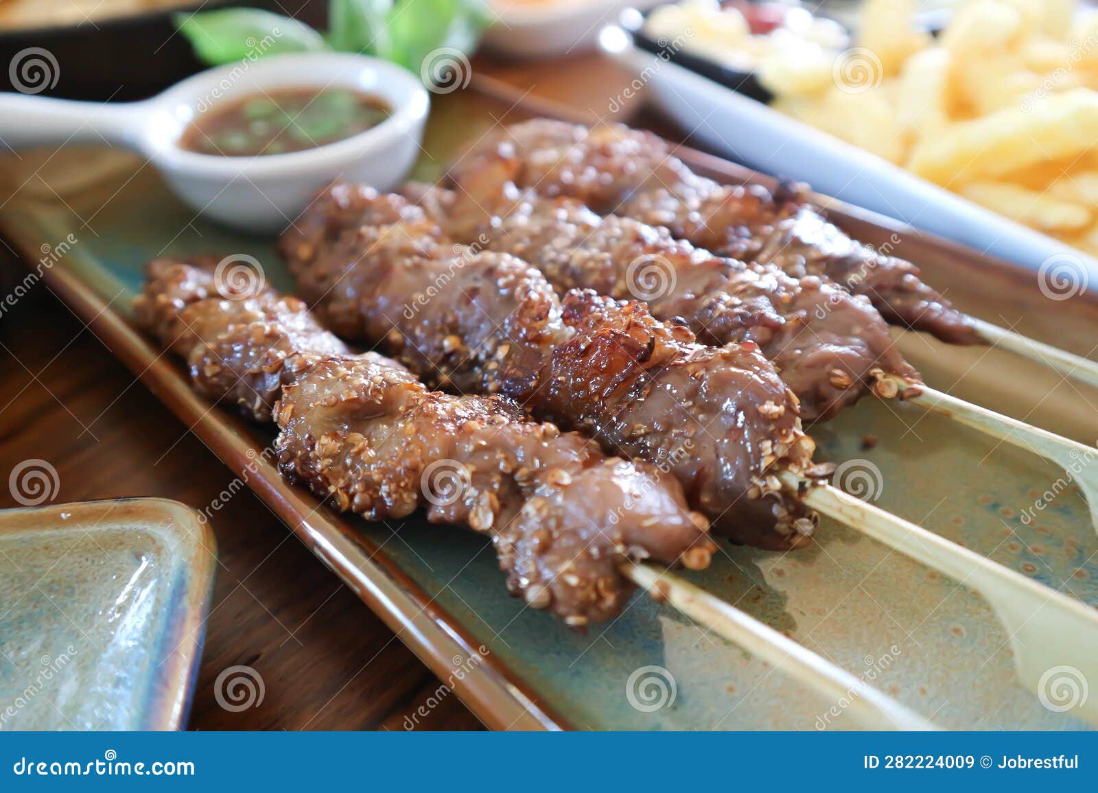 Carne De Bovino Grelhada Ou Carne Grelhada Com Molho Imagem de Stock ...