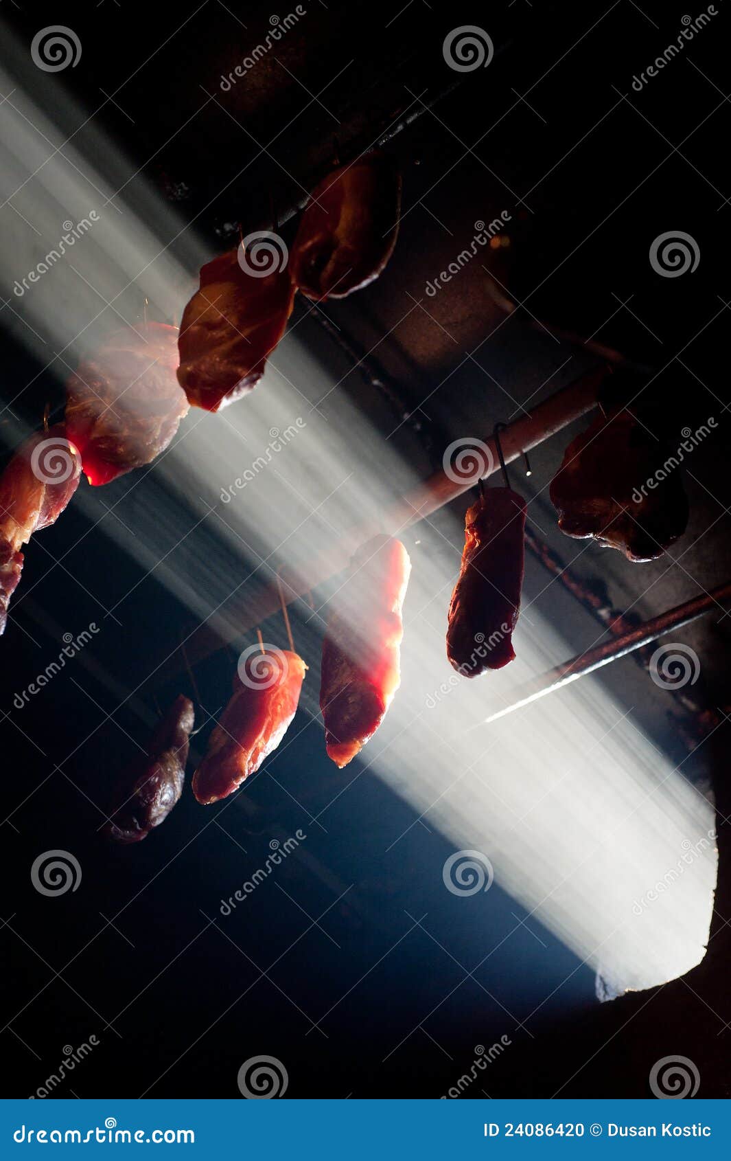 Carne de secagem a fumar foto de stock. Imagem de tradicional - 24086420