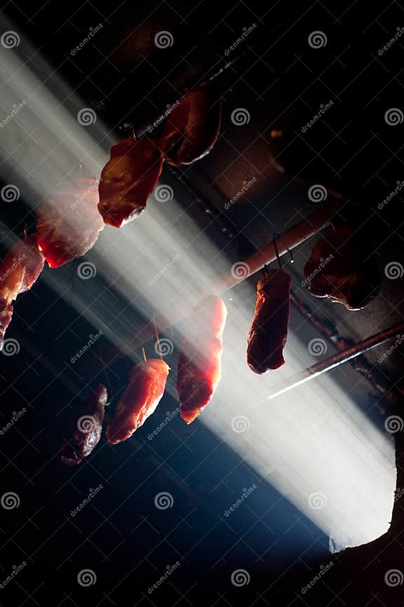 Carne de secagem a fumar foto de stock. Imagem de tradicional - 24086420