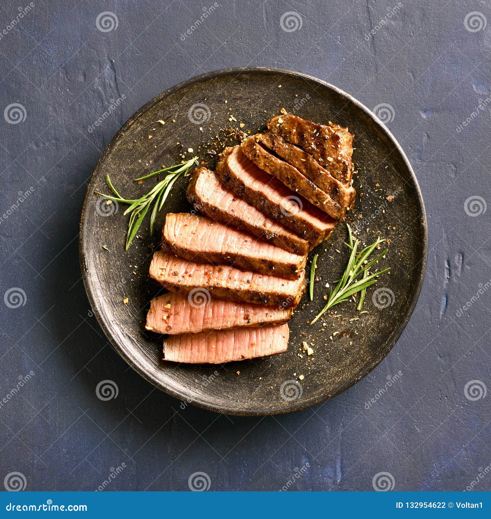 Carne De Vaca De Carne Asada Rara Media Foto de archivo - Imagen de ...