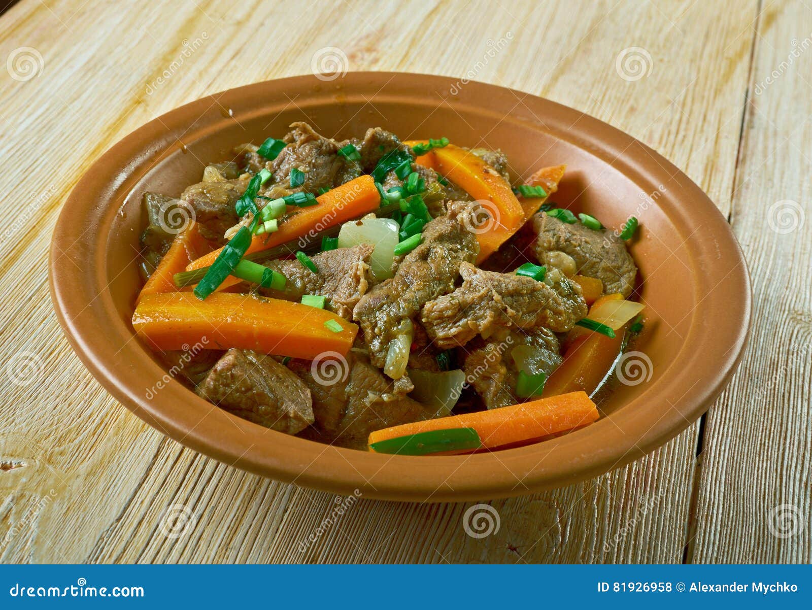 Carne De Vaca Cocida El Estilo Chino Foto de archivo - Imagen de ...