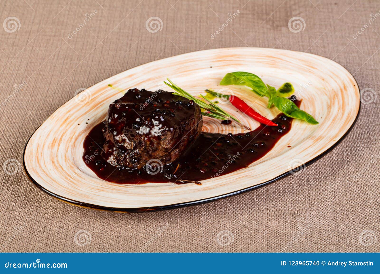Carne De Vaca Cocida En Salsa De Pimienta Foto de archivo - Imagen de ...