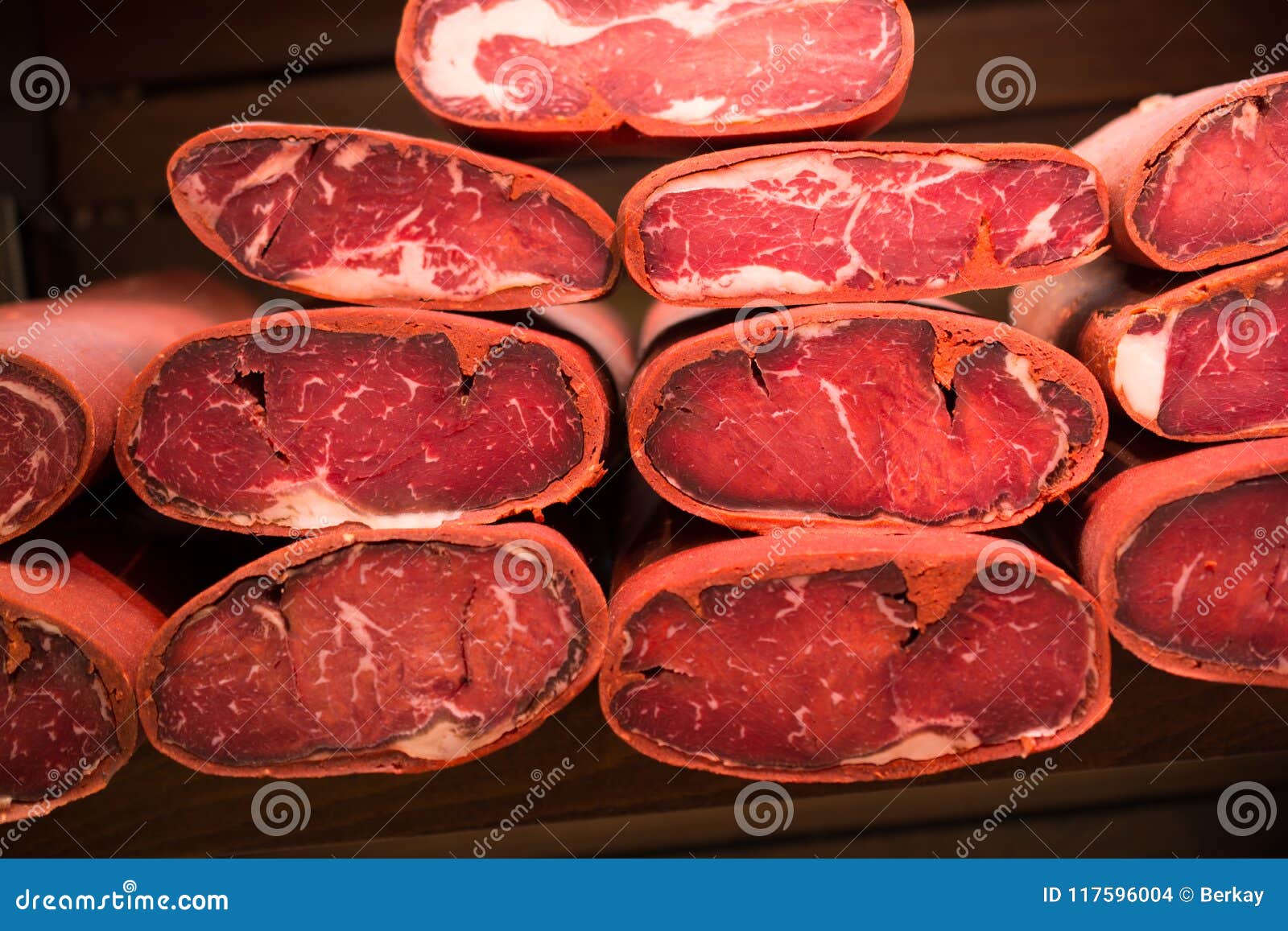 Carne De Vaca Curada Altamente Sazonada, Secada Al Aire Foto de archivo ...