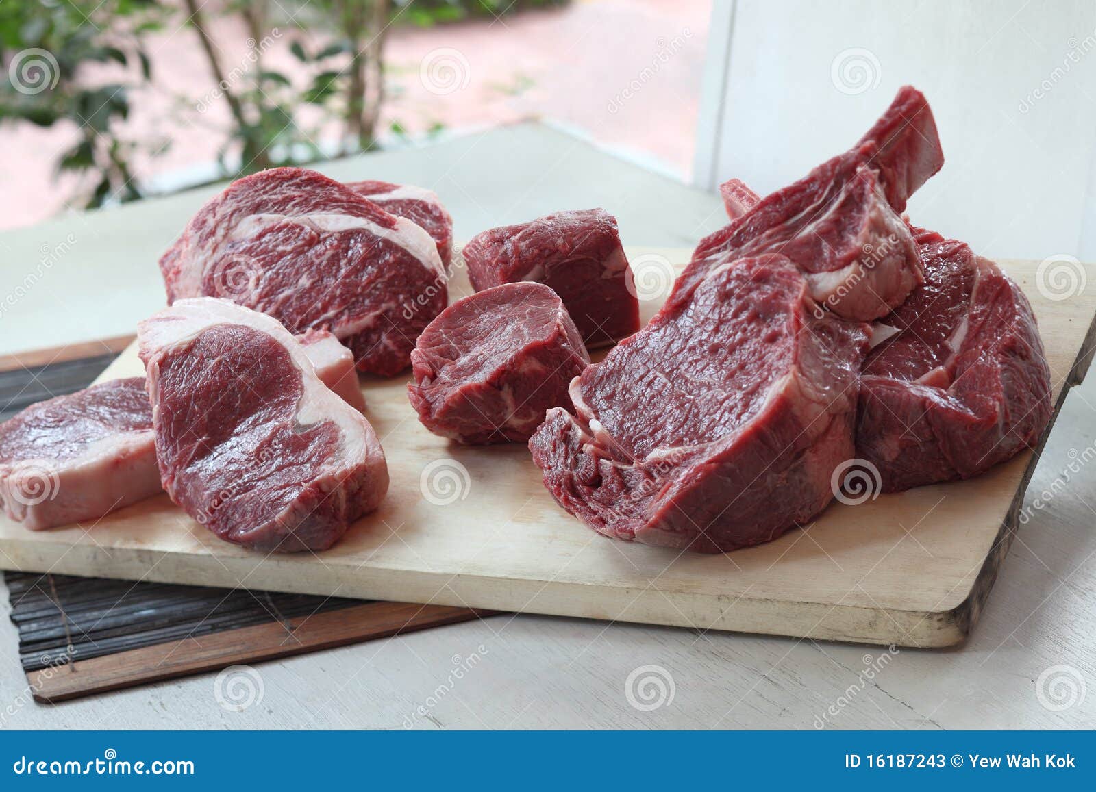 Carne fresca imagen de archivo. Imagen de cocinero, coma - 16187243