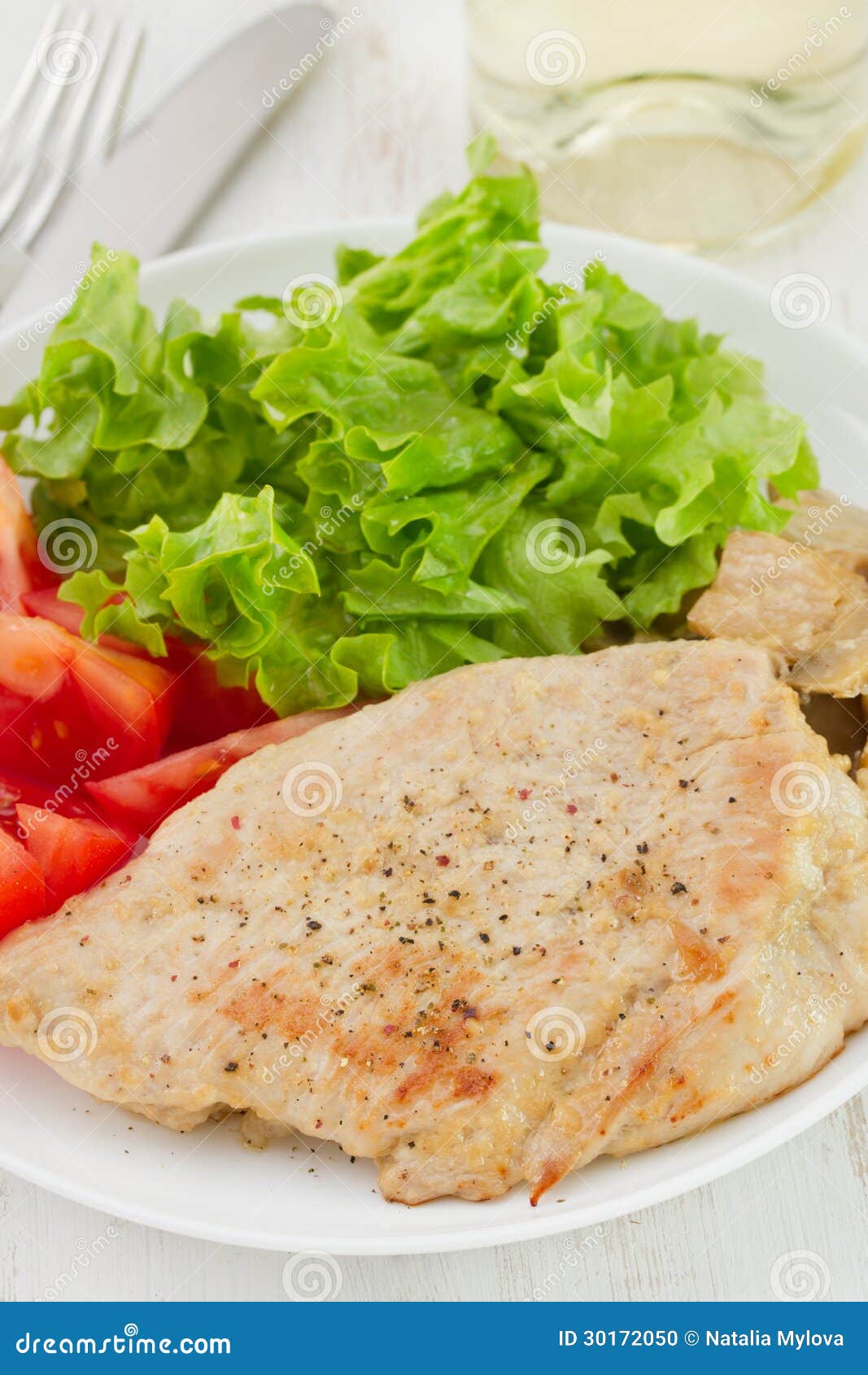 Carne frita con lechuga foto de archivo. Imagen de dieta - 30172050