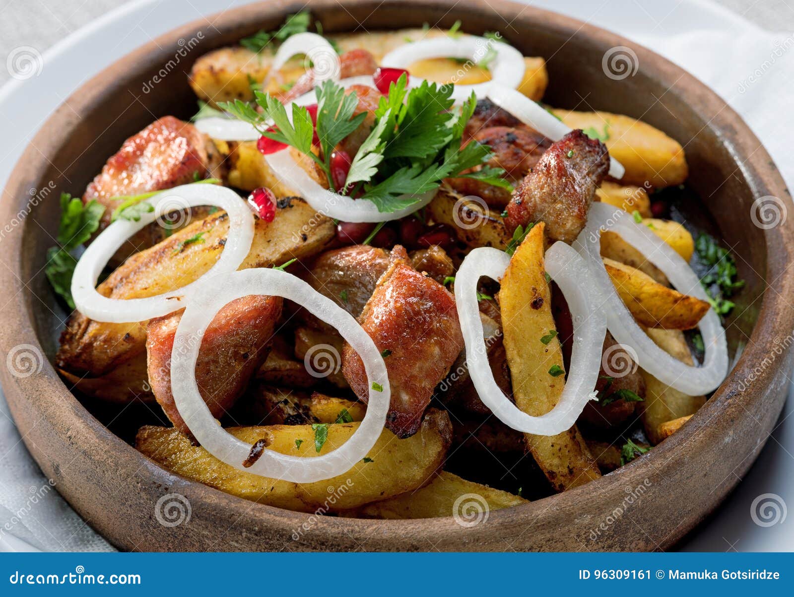 Carne fritada nas batatas imagem de stock. Imagem de jantar - 96309161